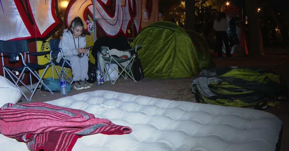 M070-BARCELONA AMBIENTE LADY GAGA TARDE