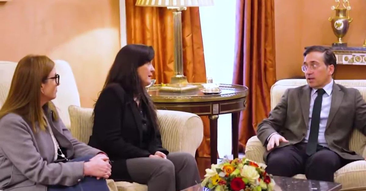 Albares se reúne con los españoles que estaban presos en Venezuela