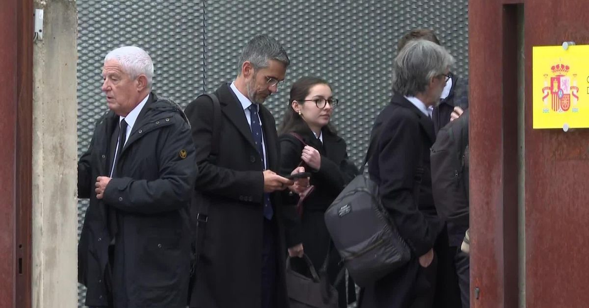 L016-MADRID SALIDAS JUICIO CLAN PUJOL AUDIENCIA