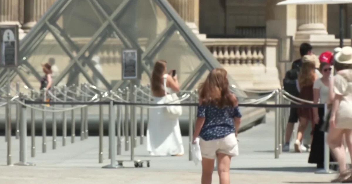 X065-FRANCIA CALOR CIERRE DEL LOUVRE
