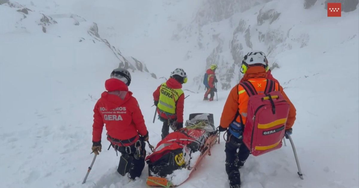 V054-MADRID RESCATE ALUD PEÑALARA