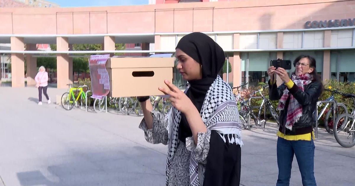 X038-LOGROÑO ENTREGA FIRMAS ESTUDIANTE HIYAB