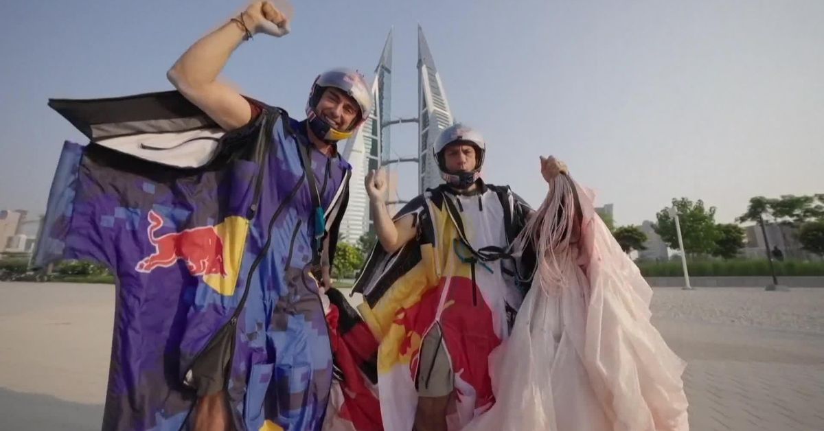 Dos atletas logran un hito en el wingsuit flying