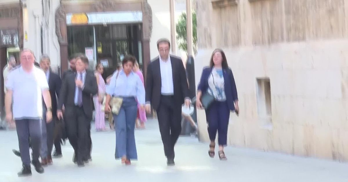 X078-VALENCIA CUERPO CON MAZON Y RP CAMARERO