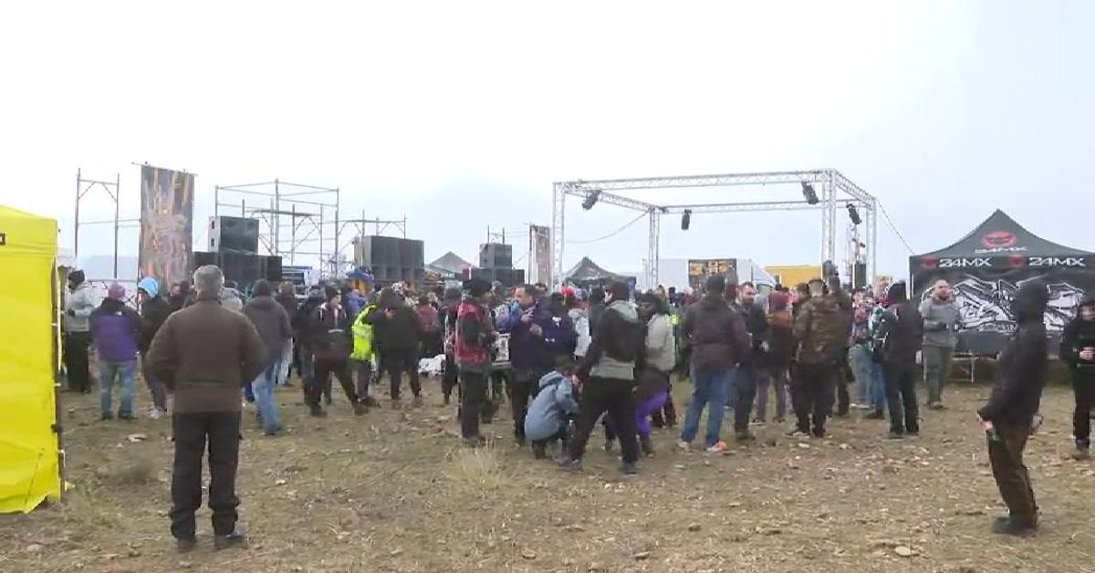 Miles de personas continúan celebrando el año nuevo en una rave en ...